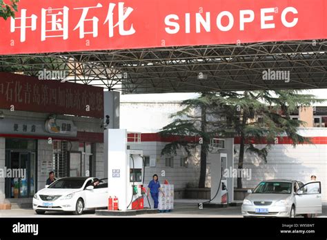 File Cars Are Being Refueled At A Gas Station Of Sinopec In Qingdao