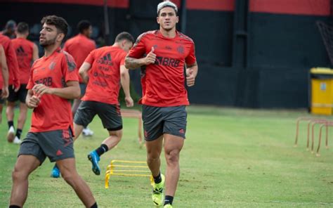Pedro avança em recuperação e treina grupo no Flamengo Coluna do Fla