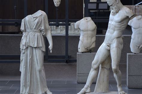 Naked Diners Eat Free At Berlin Restaurant Eater