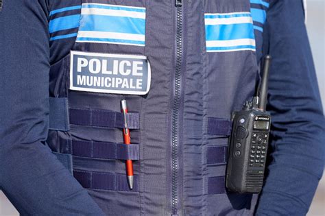 Condamnation Du Policier Municipal Accusé Davoir Uriné Sur Deux
