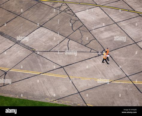 Aircraft To Scale Hi Res Stock Photography And Images Alamy