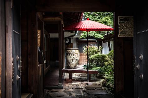 By Izzuo Id Photohito
