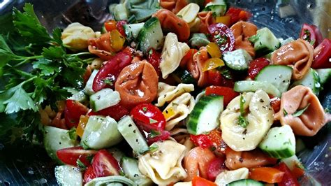 Cheesy Tortellini Pasta Salad Cookn With Mrs G
