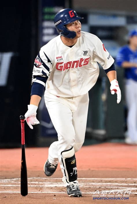 [공식발표] 박세웅 동생 박세진 롯데 간다…kt와 1대1 트레이드 이정훈은 Kt행