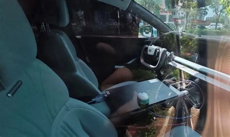 超长三联屏 半辐方向盘 吉利银河e8内饰曝光 豪华程度远超比亚迪汉 快科技 科技改变未来