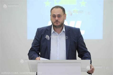 Prim vicepreşedintele PNL Iaşi către conducerea liberală Nu putem scăpa de pesedişti prin