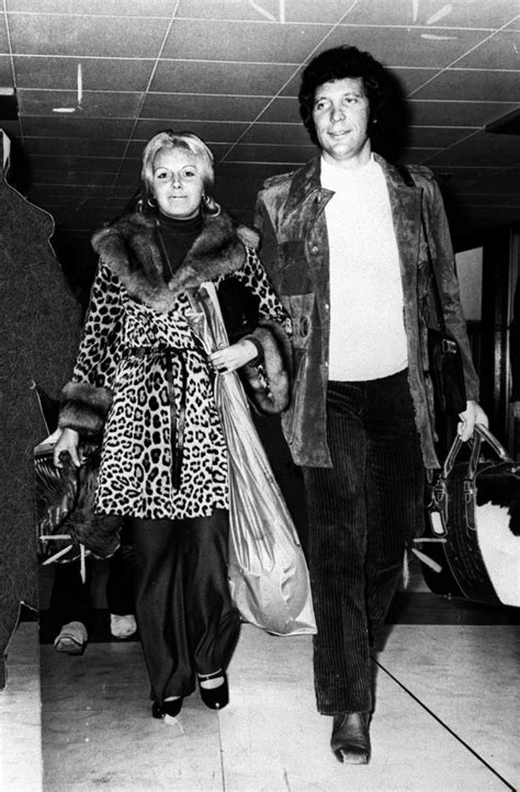 Sir Tom Jones Reveals His Wife Lindas Long Battle With Depression