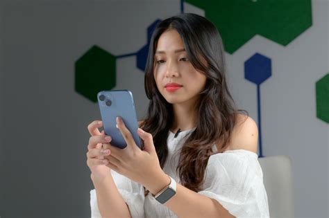 Trên tay iPhone 14 Plus Màn hình to khối lượng nhẹ là yếu tố quyết định