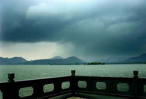 西湖 乌云 山水 小岛 三潭 湖水 Natural Landmarks Landmarks Nature