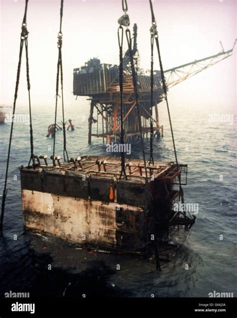 Accidents And Disasters Explosionfire Piper Alpha Oil Rig Disaster