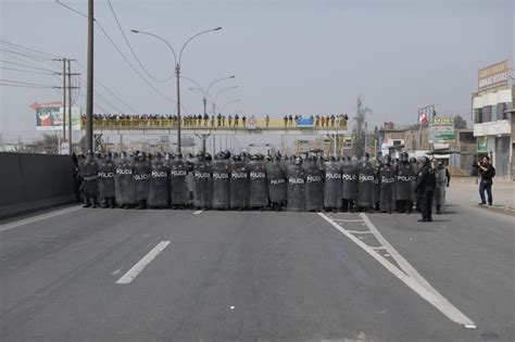 Peajes Disturbios En La Panamericana Norte Durante Marcha Contra De