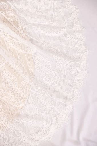 White Rose Aryn Mod Desert Rose Bride