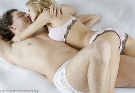 Σεξ Ποια είναι η κατάλληλη ηλικία για την πρώτη επαφή HEALTHVIEW