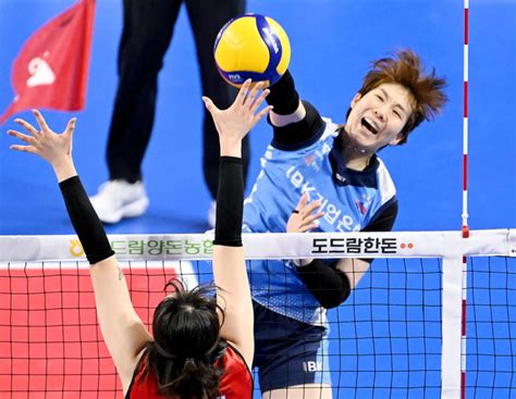 이렇게 1승이 어려웠나” 후반기 1승12패 최악의 부진 Ibk기업은행 페퍼저축은행에 3 0 셧아웃 승리로 ‘후반기 2승