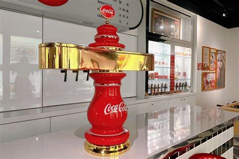 可口可樂世界｜coca Cola免費入館還有可樂喝！上千種可樂展示、影片欣賞．結束還送一罐可樂 艾瑪 吃喝玩樂札記
