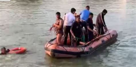 गुजरातमा डुंगा दुर्घटनाः मृत्यु हुनेको संख्या १६ पुग्यो