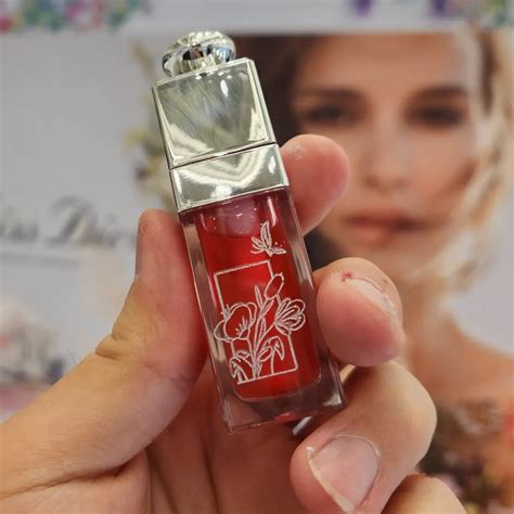 곽가 곽유범 이번 주말 27일 28알 구찌와 함께 했습니다 이번 행사는 구찌 측에서 준비해주신 족자에 븃으로 글귀를 적어드리는 행사였답니다 행사 중 예전의 인연도