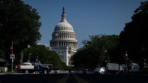 Steuersenkungs Und Ausgabengesetz Trumps Steuergesetz Nimmt Erste