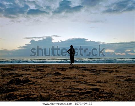 Sunset Beach Sillout Girl 1 Images Photos Et Images Vectorielles De Stock Shutterstock