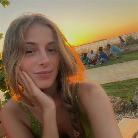 𝗟𝗨 Luciana Planeta Threads Say More