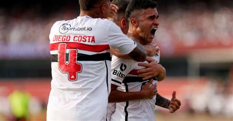 Autor do gol de empate Nestor festeja e tem Lucas como ídolo