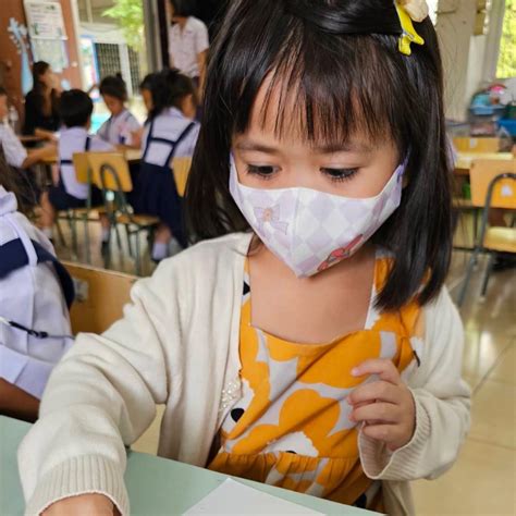 น้องอั่งเปามารายงานตัวเป็น Ampornpaisarn School