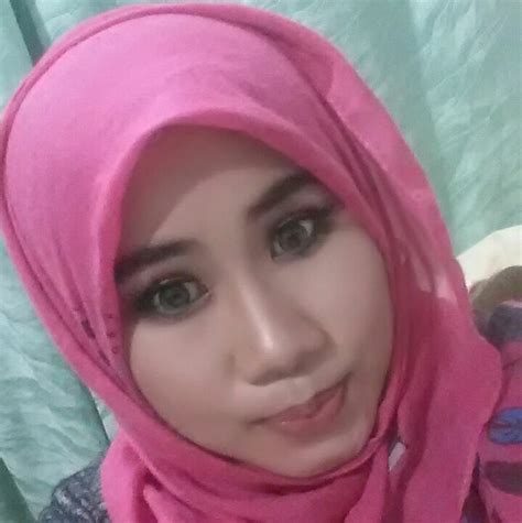 Annie Karim Signature Baling