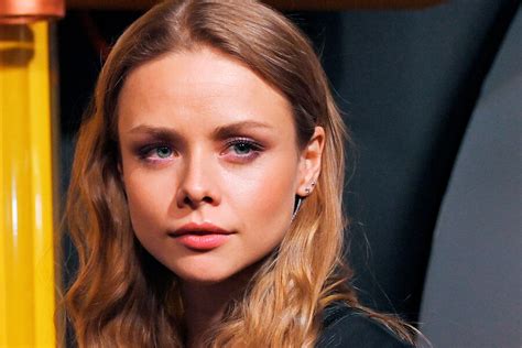 Актриса Акатова призналась что стала бояться оружия на съемках после