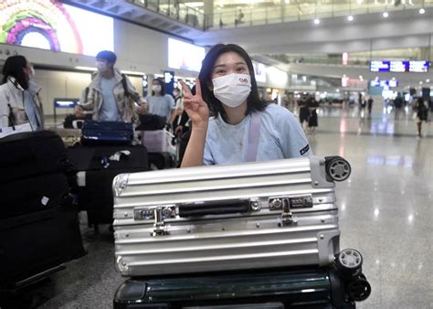 中国女排抵达香港 备战世界女排联赛 搜狐大视野 搜狐新闻