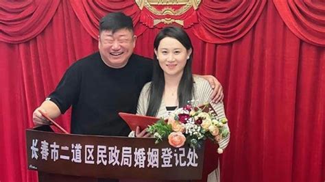 喜讯赵本山弟子高调再婚娶小八岁娇妻离婚五年后终于找到真爱 娇妻 董三毛 赵本山 新浪新闻