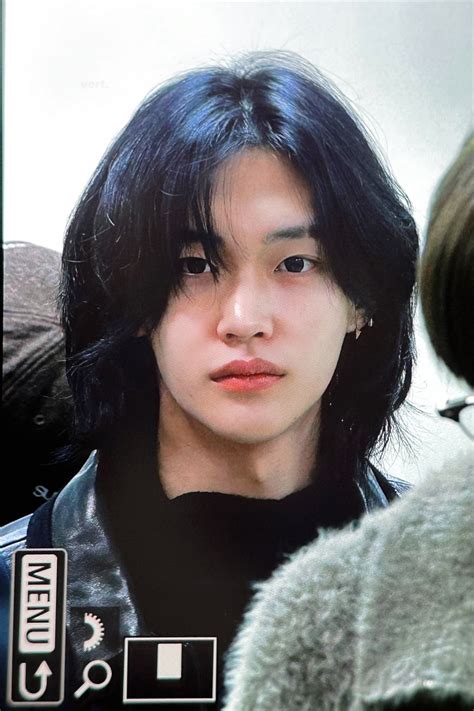 더쿠 원빈 눈썹 스크래치 난것도 존나 힙하지 않냐