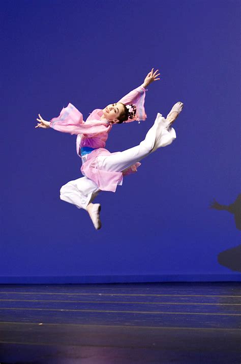 Classical Chinese Dance Competition Showcases Traditional Chinese