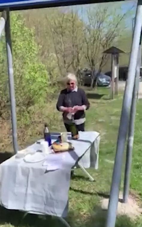 Urodzinowe przyjęcie mamy z synem na granicy dwóch regionów