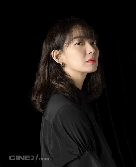 디바 스릴러 퀸으로 돌아온 신민아 화보 통해 캐릭터 공개