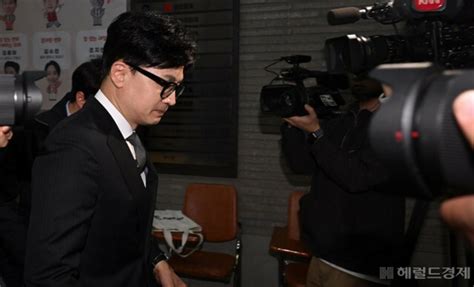 総選挙の「惨敗」で与党トップが「辞任」を発表首相なども「辞意」＝韓国｜ニフティニュース