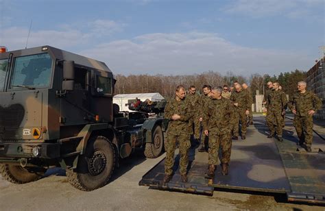 Z Misją W Obrum Dyplomacja W Służbie Polskiego Przemysłu Zbrojeniowego