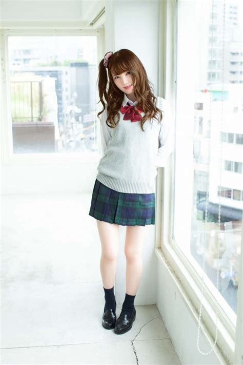 （写真）由良ゆら19歳、セクシーな白ビキニショット かわいらしい制服姿も エンタメ ニュース ｜クランクイン！