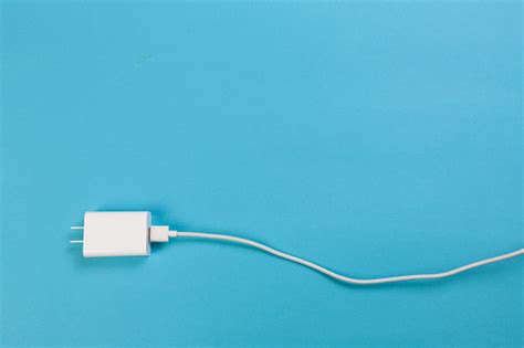 Usb 마이크로 케이블 Ob 파란색 배경입니다 Pc 및 모바일 장치용 커넥터 및 소켓 0명에 대한 스톡 사진 및 기타 이미지
