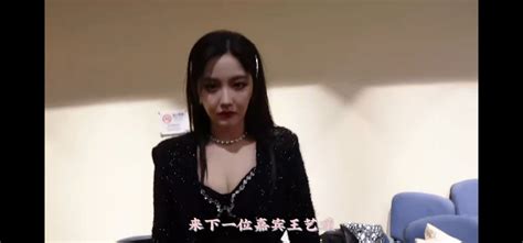 王艺瑾和陈卓璇证明 沟嘛挤挤总是有的 B1995921 B1995921