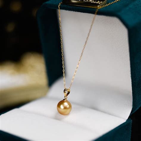 18k Gold Golden South Sea Pearl And Gloria Pendant Necklace