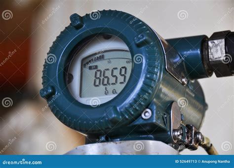 Pressure Transmitter In Oil And Gas Process Send Signal To Controller