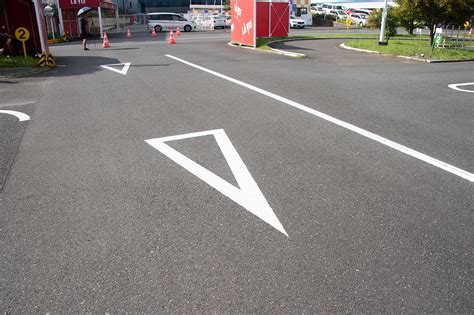 ユニークすぎる道路表示が面白すぎる！ 「あっ！」や「」や「オリーブ」など激レア標識とその意味とは 自動車情報・ニュース Web Cartop