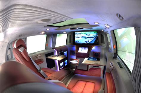 Mercedes Viano Le Luxe Se Fait Discret