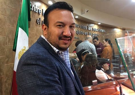 Presenta Adrián González iniciativa de reforma al Código Civil