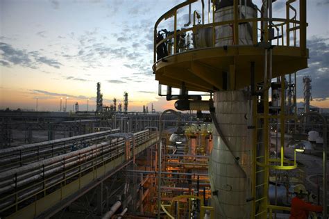 Técnico de Operação cai de plataforma e fratura costela pé e cóccix