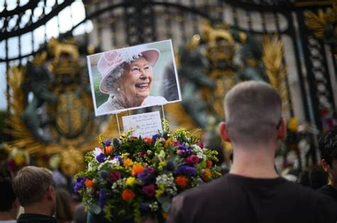 英女皇並非因「年老」過世？ 新書揭露真實原因！ 香港高登討論區