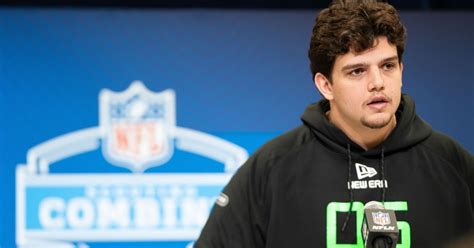 Lsus Will Campbell The Top Ot In The Nfl Draft Has Meetings With