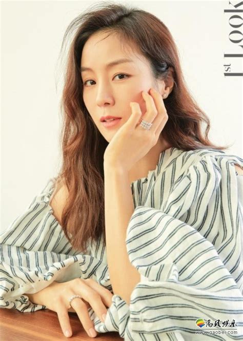 韩国女艺人文静媛为某杂志最新一期拍摄写真恬静自然风格符合个人气质 新闻资讯 高贝娱乐