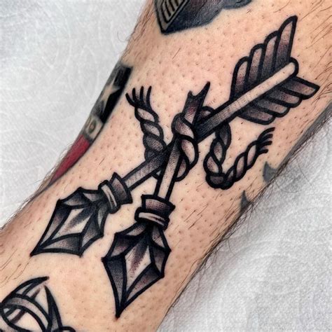 올드스쿨타투 블랙스쿨 인천타투 선한 On Instagram 화살과 철사를 발목에 Thanks Danny ️타투문의 편하게