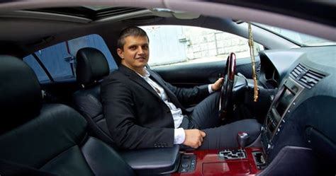 Коли Марина подала на розлу чення Тарас показав документи мовляв у